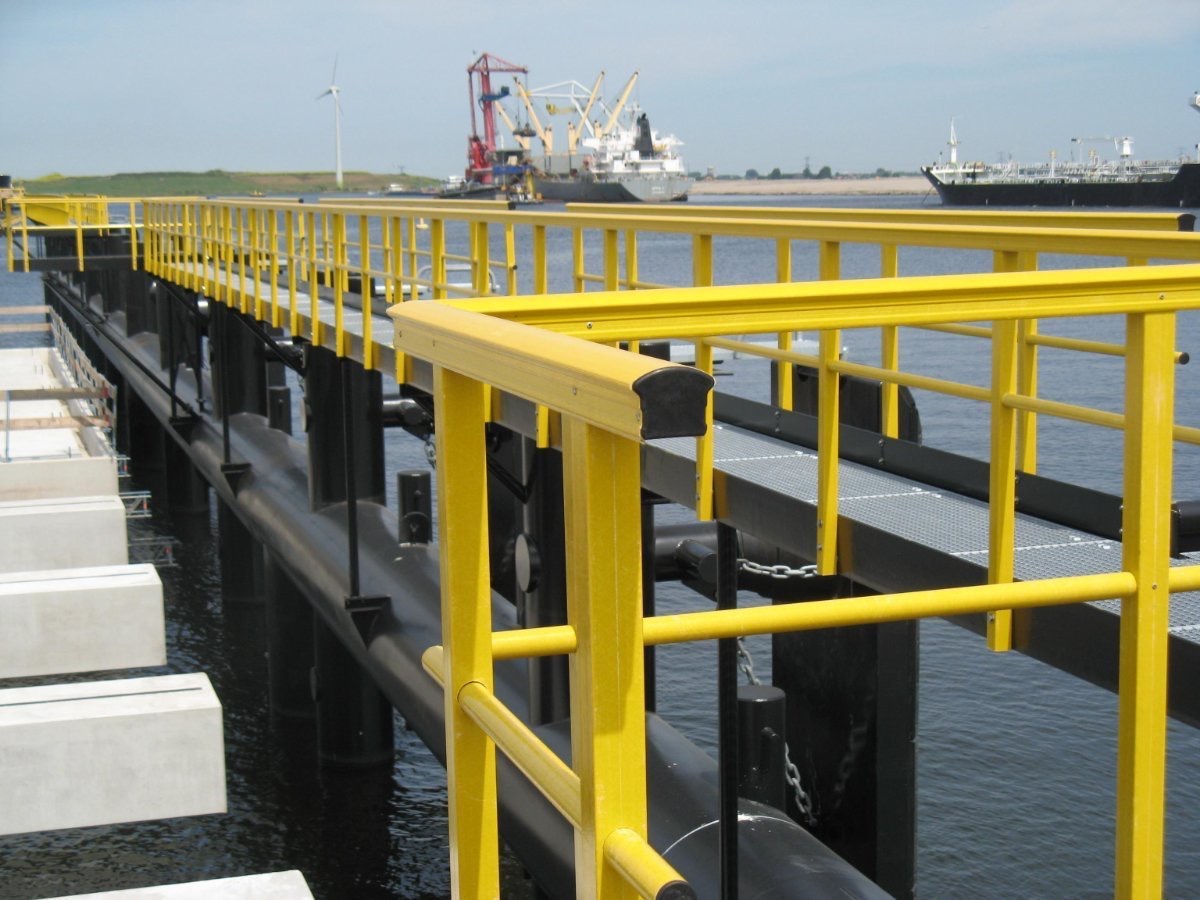 Handrail vs Guardrail: What’s the Real Difference？
